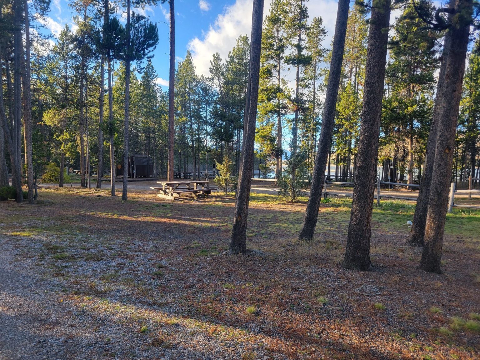 Lakeside Full Hook Up RV Campsite F12 - Madison Arm Resort